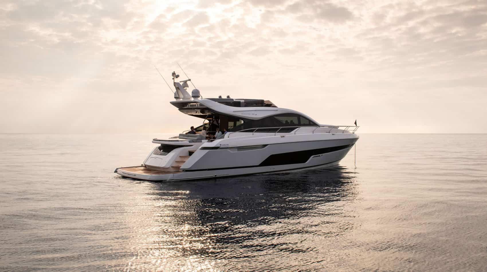 Fairline Phantom 65 Luxuyacht bei Boote Riedl