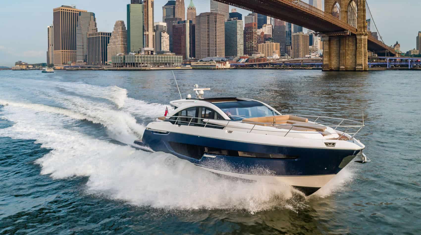 Fairline Targa 65 GT Luxuyacht bei Boote Riedl